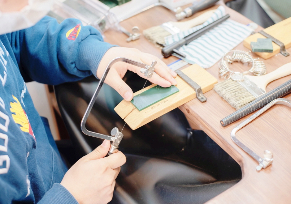 [Gyeongju] Making Silver craft souvenir using Wax Carving - Seoul PASS